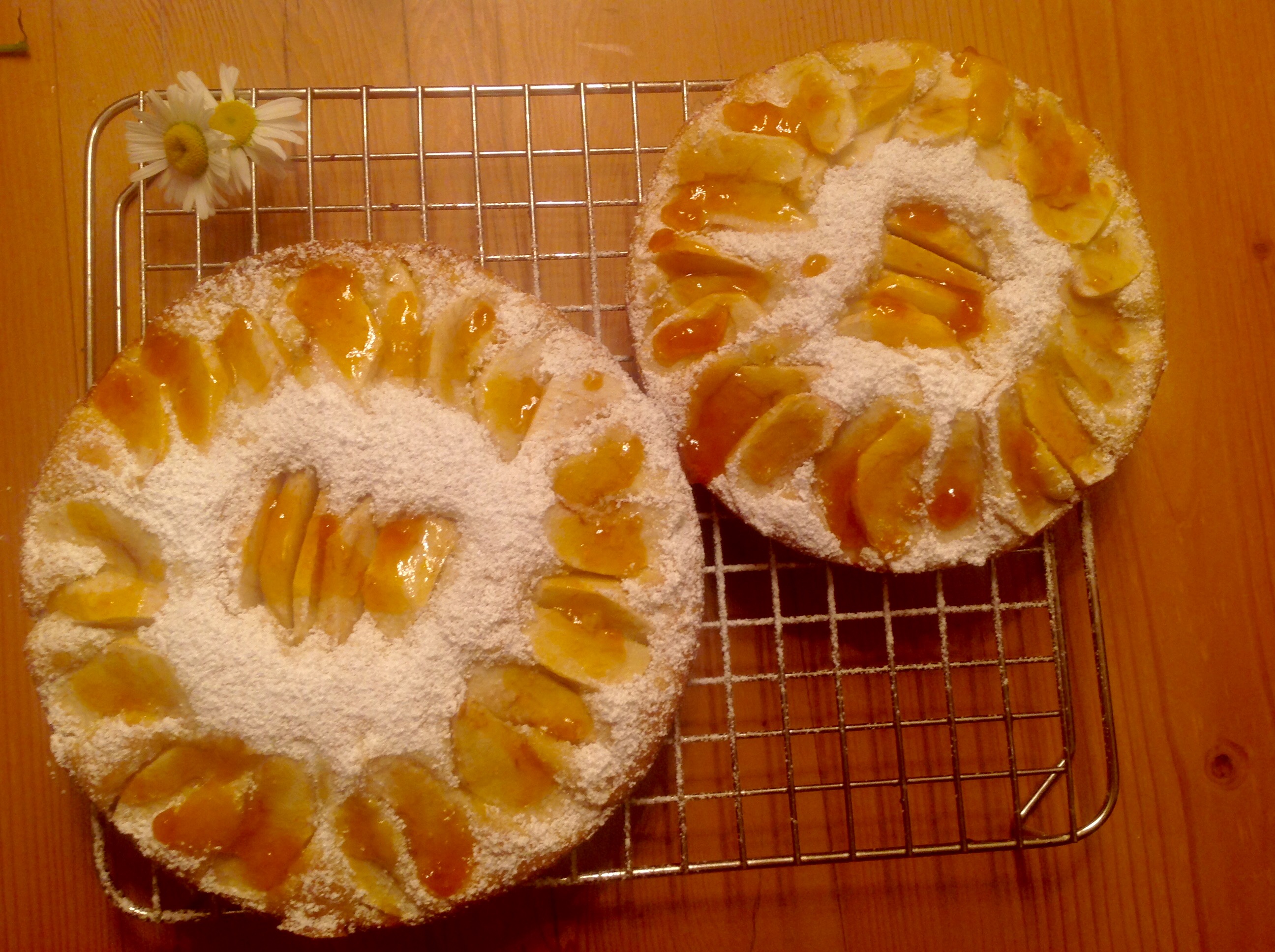 Apple cake on wheels – naramata-blend